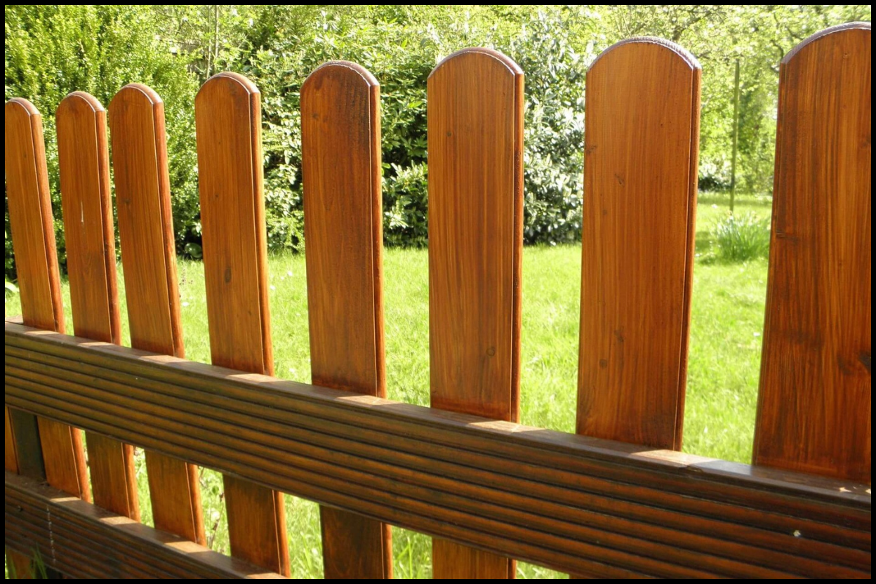 Choosing the Right Garden Fencing Panels for Your Outdoor Space